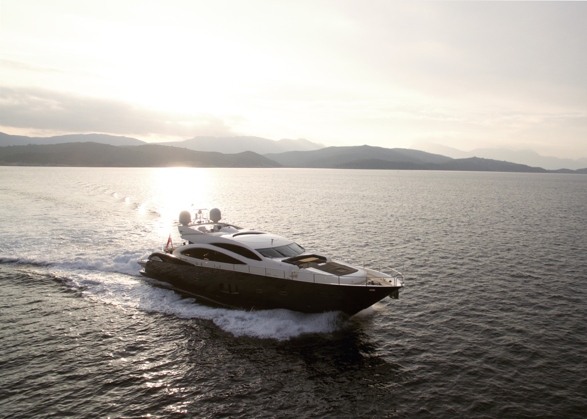 Predator 92 Sport Yacht Charter Details, Sunseeker | CHARTERWORLD ...